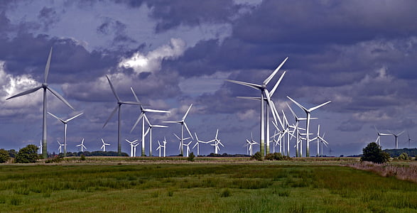 Royalty-Free photo: Spinning windmill under white sky at daytime | PickPik